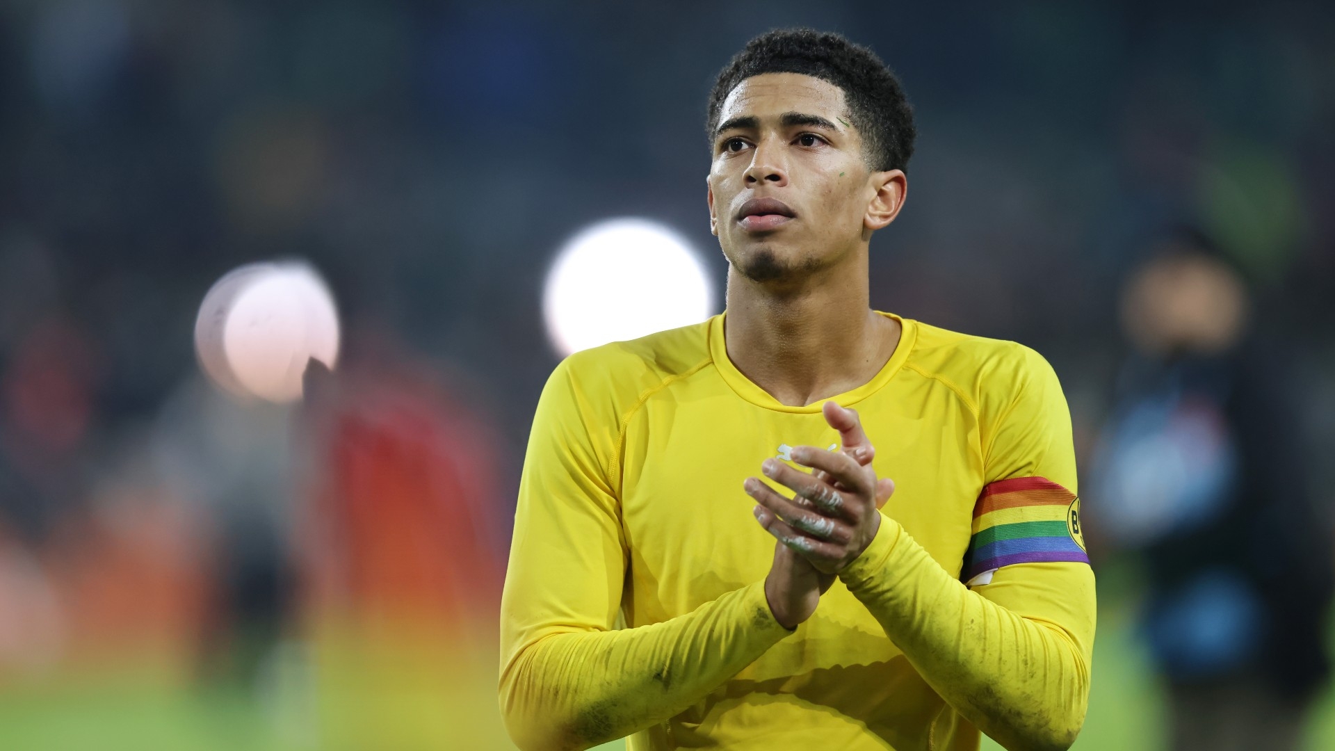 Белингем почна да потпишува дресови на Реал Мадрид